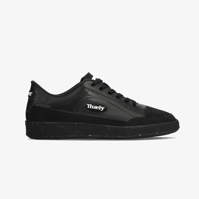 Thaely | Y2K PRO { BLACK – Superkicks